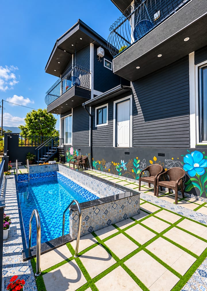 Blue Poppy-luxury Villa With Pool & Mountain Views - Dehradun