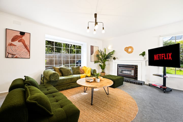 Seednest | Mt Waverley Family Home, King Bed - Notting Hill