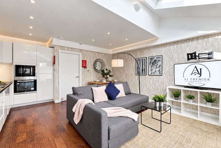 Luxury 5 Bed Townhouse | Sleeps 9 | Chiswick - Hampton