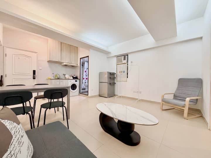 Heart Of Sheung Wan Modern 2 Bedrooms Apartment - Hong Kong