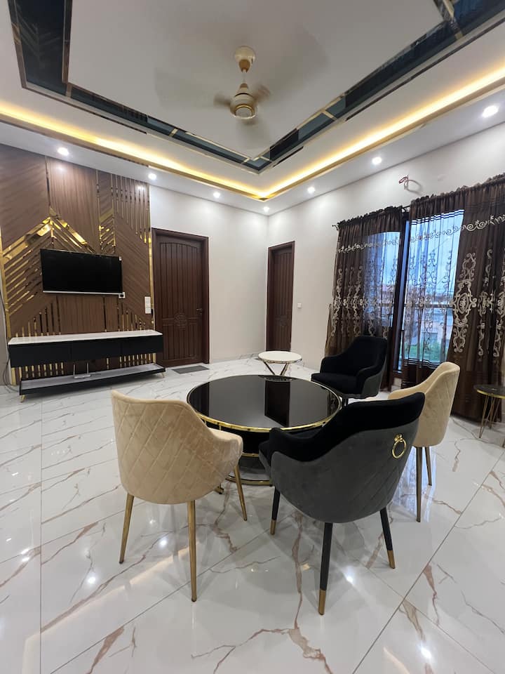 Secured Luxury Stay For Big Or Multiple Families. - Karachi