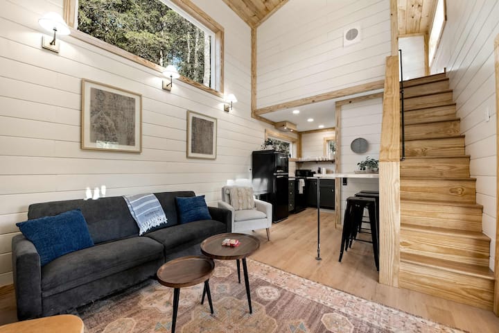 Chestnut Cottage W Deck Seating, Near Ruby Falls - 