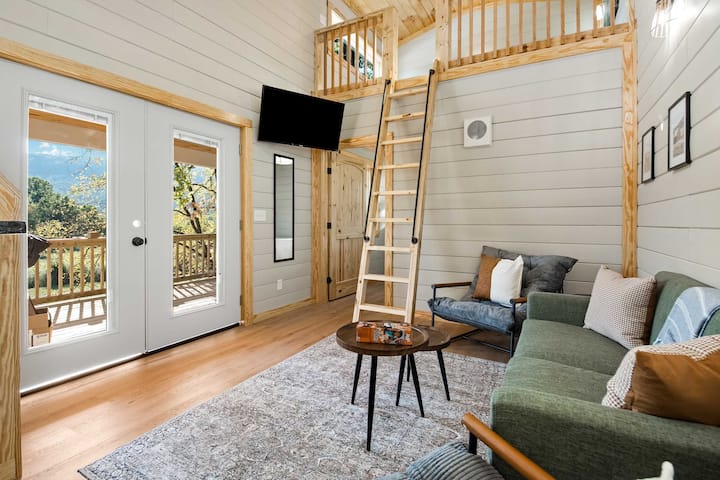 Green Getaway Cabin With Pasture Views - 