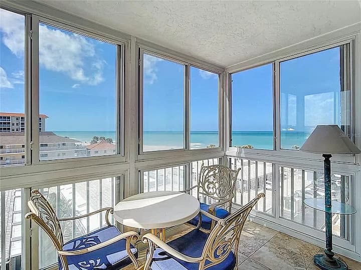 Beachfront Venice Condo With Gulf Views & Pool - Venice, FL