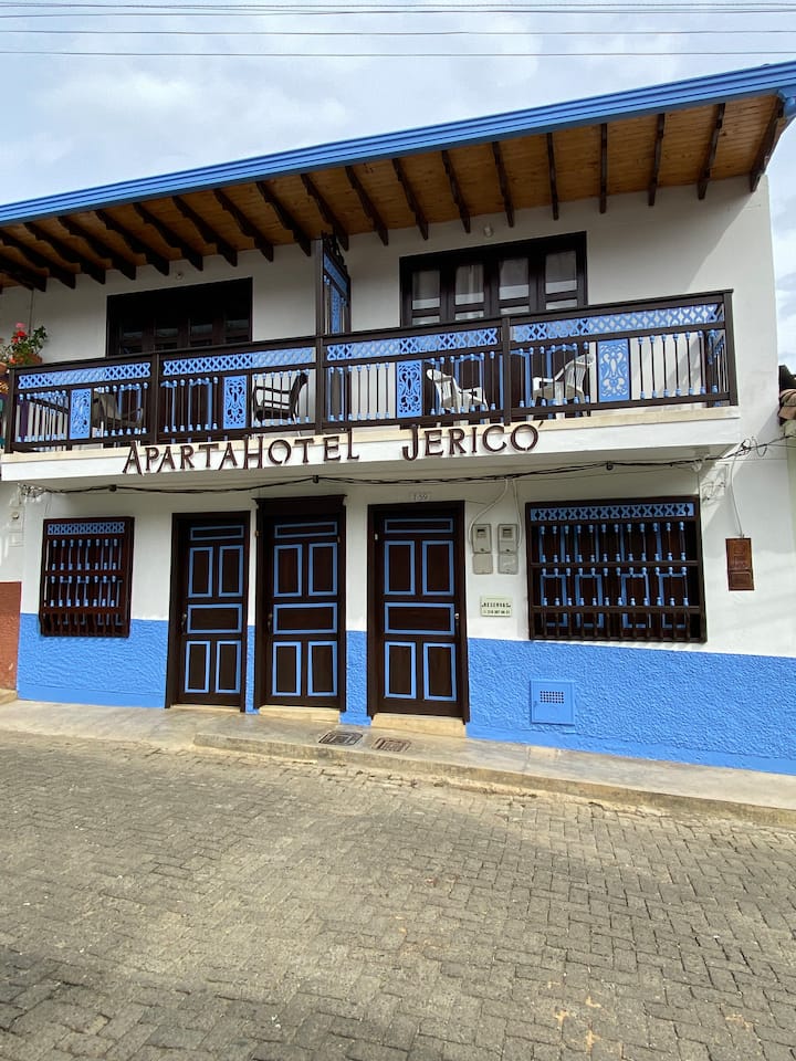 Apartamento Con Balcón A150 M Del Parque De Jerico - Jericó