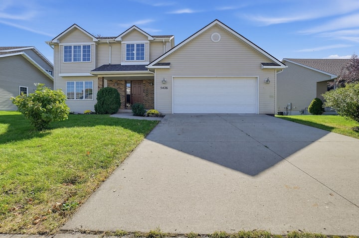 Ames Away From Home | Spacious 3br - エイムズ, IA