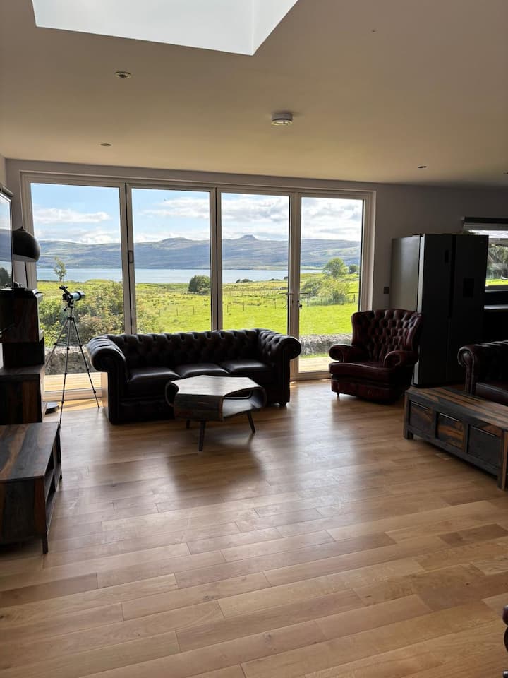 Elegant 4 Bedroom Holiday Home With Hot Tub - Skye
