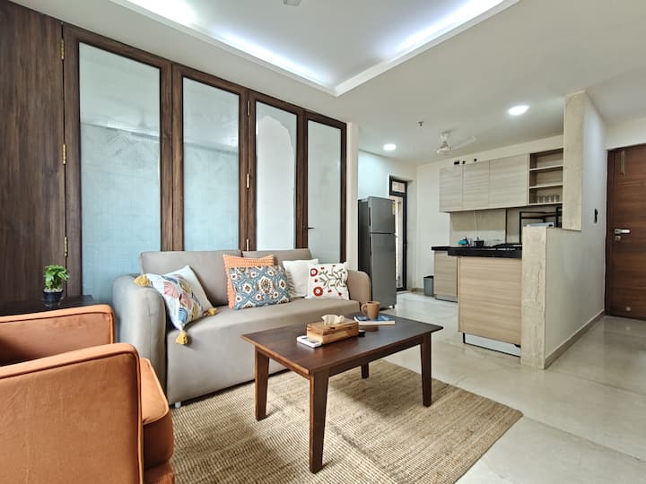Modern 1 Br - King Bed - Near Bkc - Pool + Gym - Mumbai