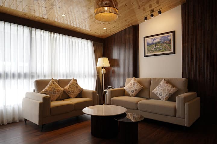 Mountain View Presidential Villa Suite - Darjeeling
