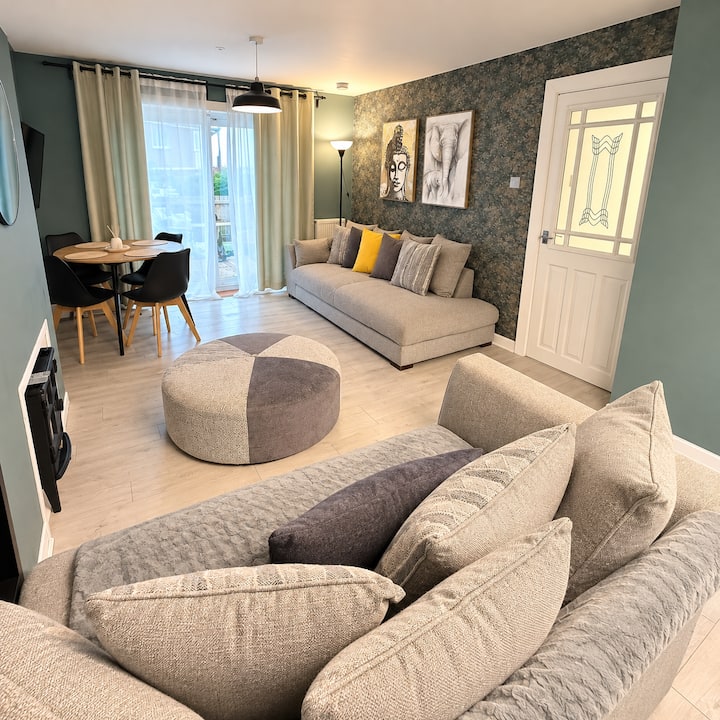 Cozy 3br Home | Free Parking | Sleeps 6 - Paisley