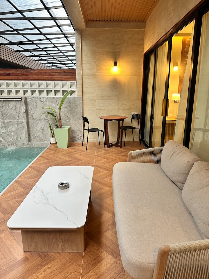 Private Pool Suite · King Bed + Lounge · Koh Tao - Ko Tao