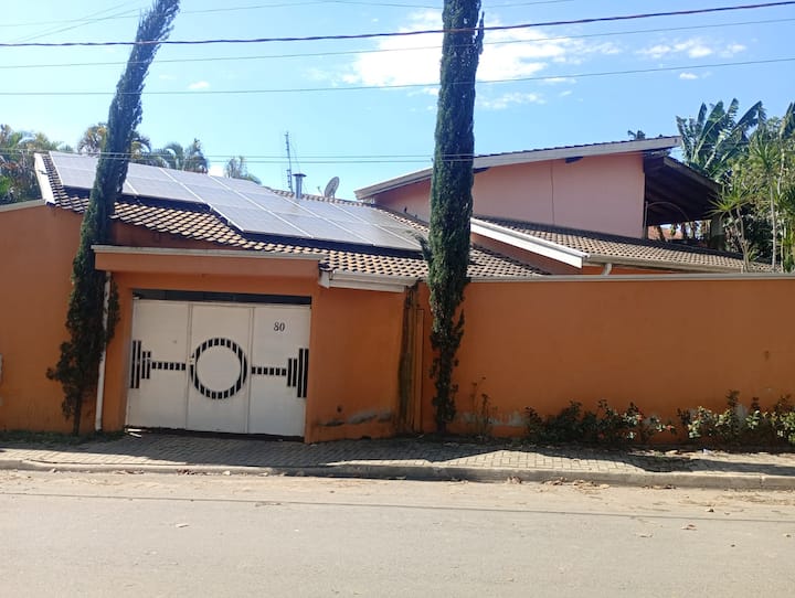 Casa Com Piscina E Muito Verde 
Aceitamos Pets - Atibaia