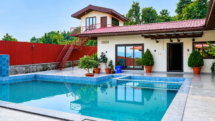 Second Home: Luxury Private Farmstay Near Mumbai - Matheran