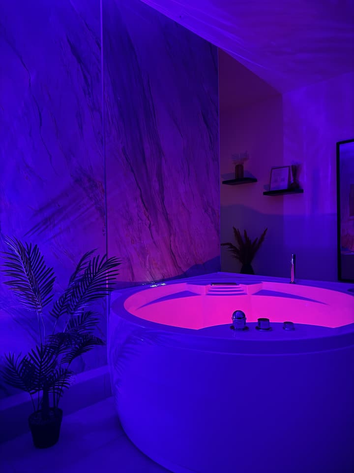 Wellnesswohnung - Whirlpool - Sauna - Duisburg