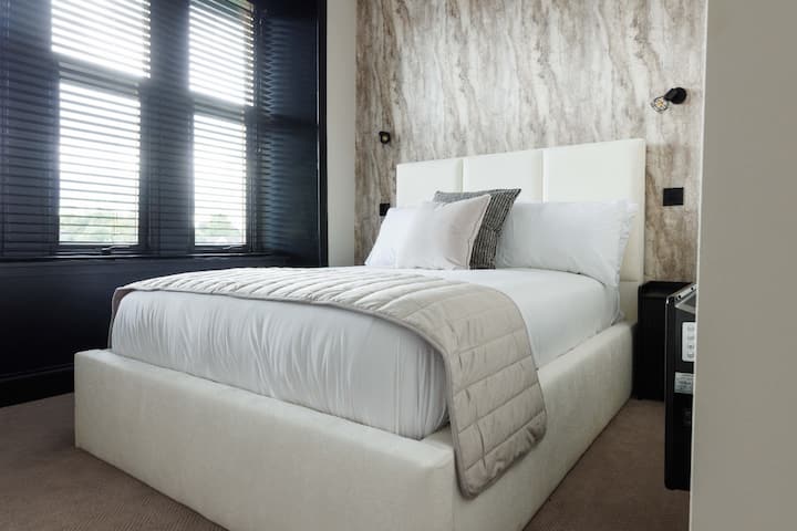 The Sandmyle Hotel And La Cabra - Glasgow