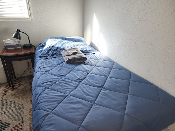 Private Room For 1 With Newly Updated Bathrooms. - Denver, CO