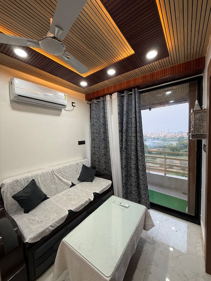 The Velvet Stays 2 - Gwalior