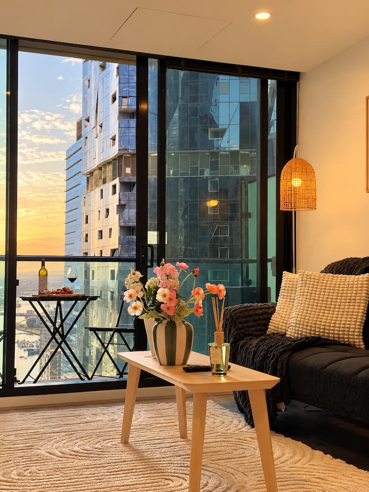 The Santal | 2br City Views | Gym, Pool & Parking - Melbourne