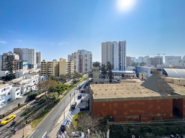 Amplio Y Acogerdor, 3br En Jesús María - Peru
