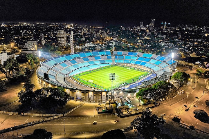 Amplia Casa A 6 Cuadras Del Estadio Centenario - Montevideo