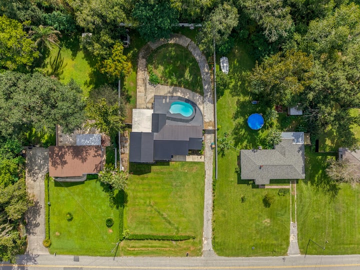 5br Home | Pool, Volleyball, Billiards & Fire Pit - Ocala, FL