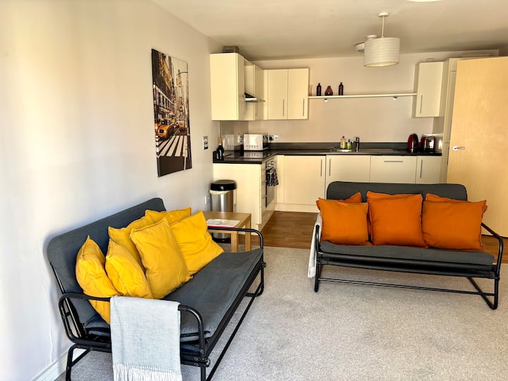 Perfect For City Centre And Bay - 2 Bedroom Flat - Vale of Glamorgan