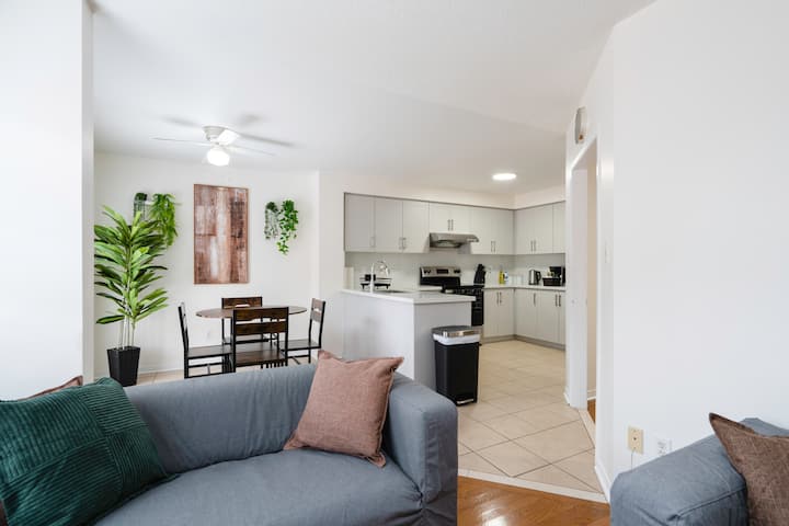 Spacious 3br Getaway | Wi-fi, Parking & Smart Tv - Brampton