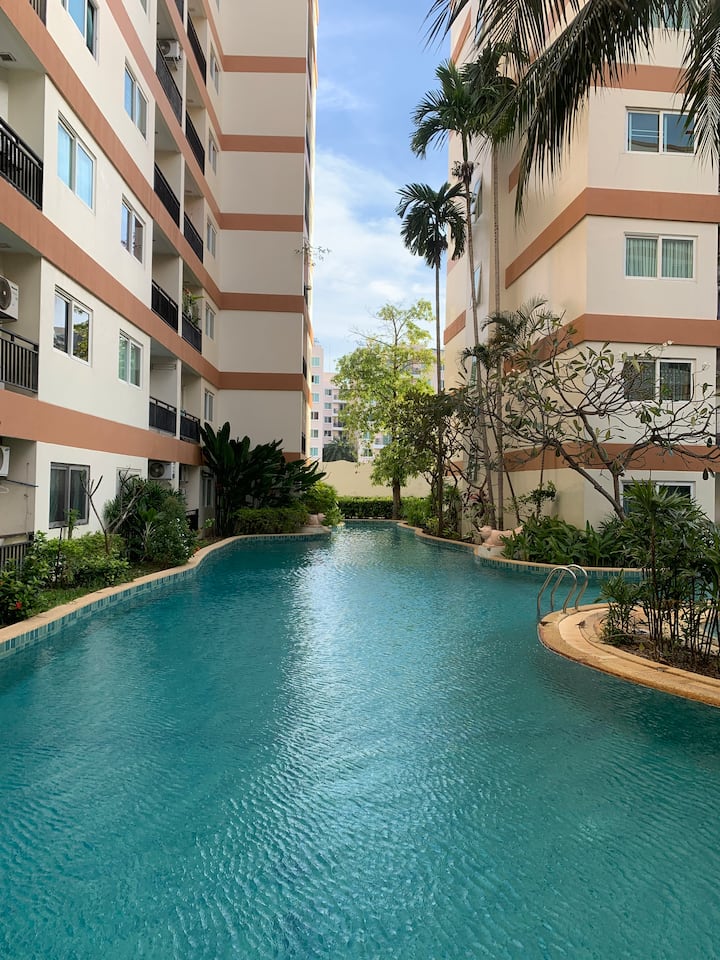 芭提雅Park Lane度假村泳池景观、阳台、双床房出租 - Jomtien