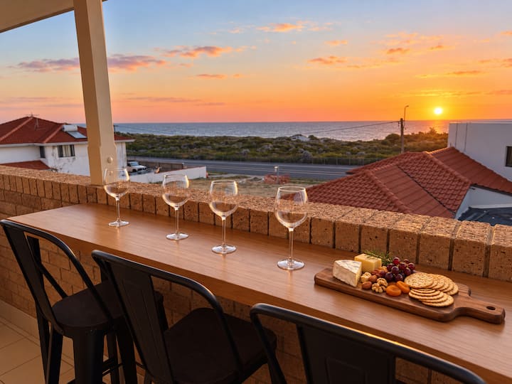 Beachside Escape | Ocean Views - New - Spacious - Joondalup