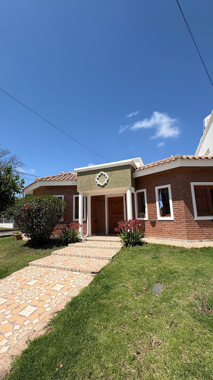 Casa Con Pileta Con Todas Las Comodidades - Colonia Caroya