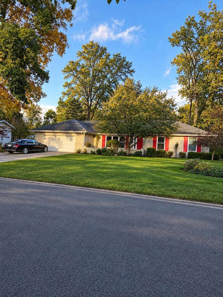 A Riverside Vacation Home. - Elkhart, IN