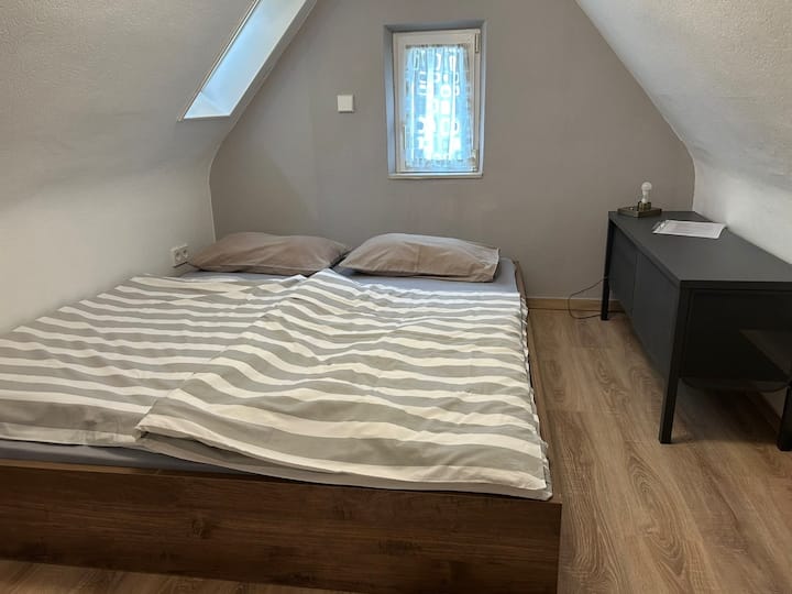 Attic Room In Renovated House - Close To Centre - Stuttgart