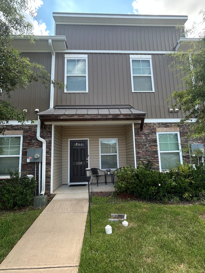 Stunning 2 Bed Townhome - Saint Andrews, SC