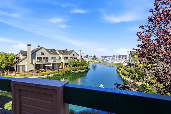 Waterfront Lagoon Views | King Suite, Pool & Ferry - Alameda, CA