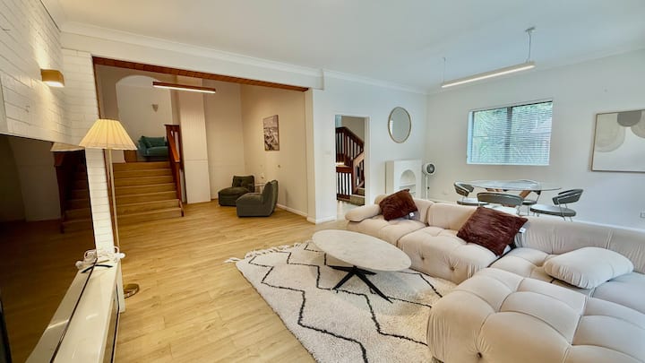 Modern Chatswood Stay | Convenient Location - Hornsby