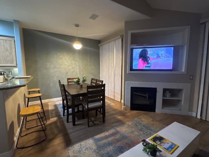 Valencia Stay | Near Six Flags & Henry Mayo - Santa Clarita, CA