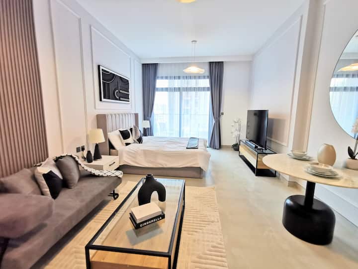 216 Fully Upgraded Luxurious Studio | Exclusive - Dubai