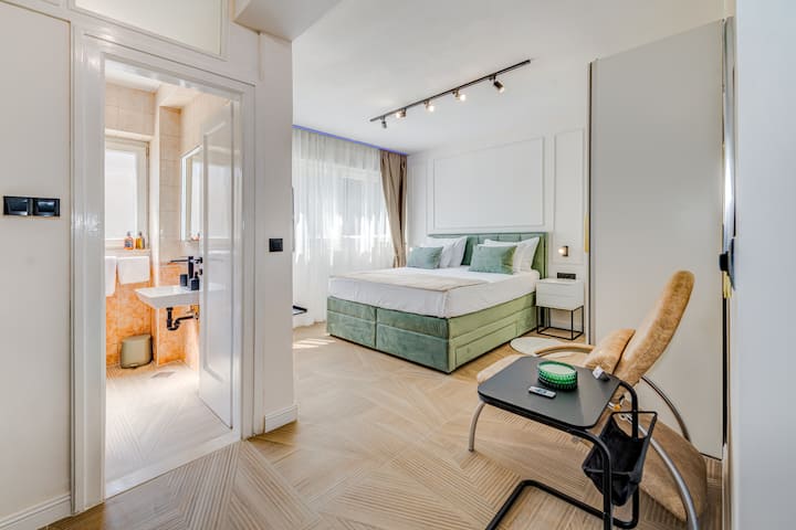 Center Located Apartment (5min Walk To The Palace) - Split