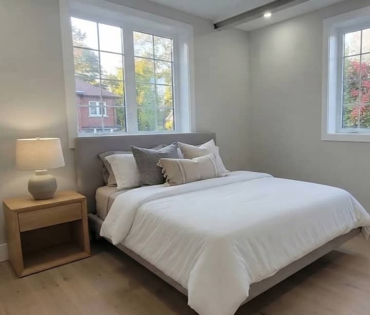 Brand New One Bedroom In The City - 가티노