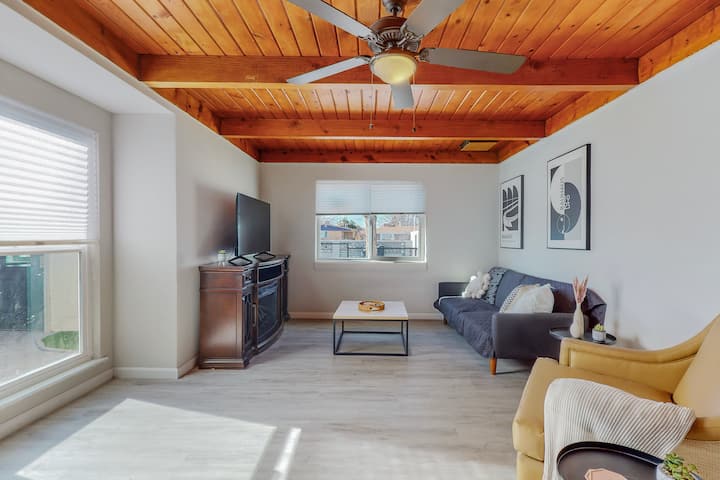 Dog Run & Courtyard 2 Bedroom Apt W/king Bed W&d - Albuquerque, NM