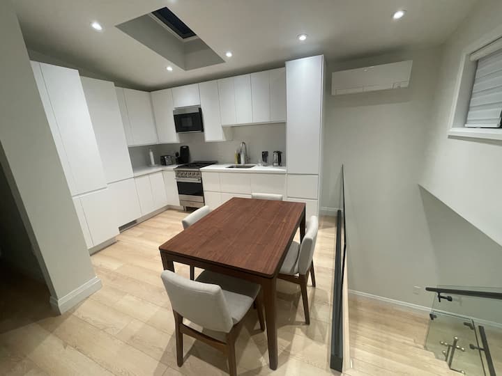 Modern Laneway Suite | Parking, Ac & Wi-fi - Toronto