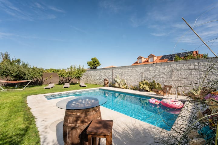 Chalet Con Piscina Privada Y Jardín En Toledo - Fuensalida