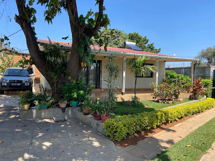 Villa Basse Cosy Avec Jardin - Antananarivo