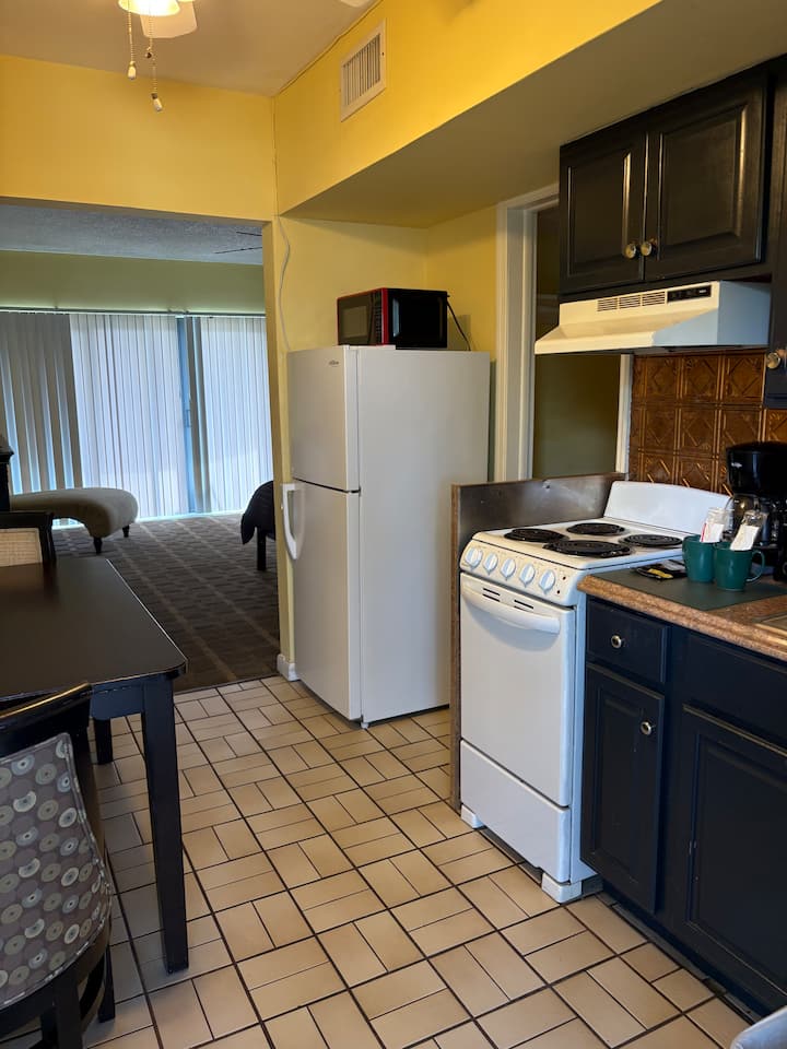 Oceanview Studio Across The Street From The Beach - Deerfield Beach, FL