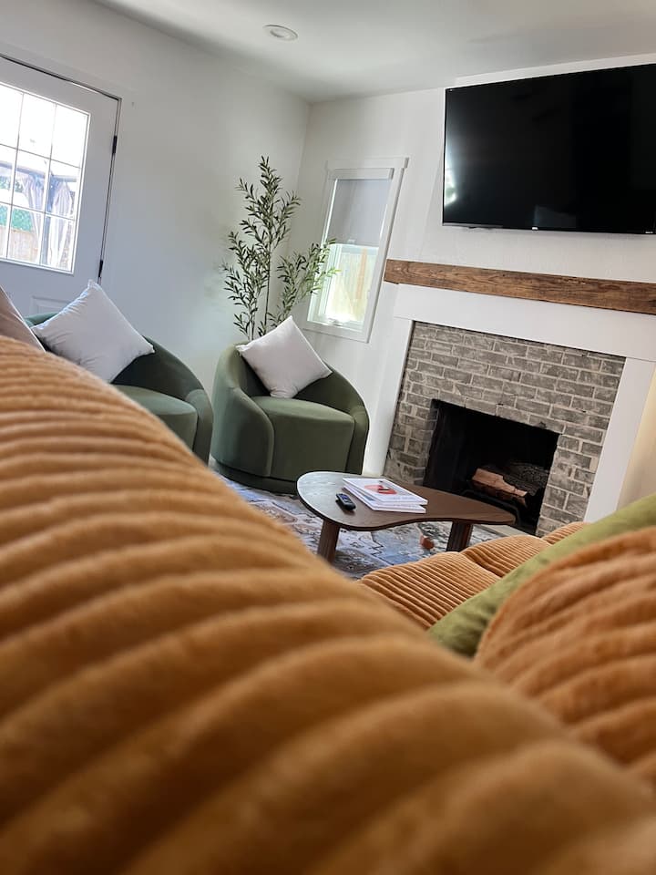 Hot Tub/downtown/5beds/ - Napa, CA