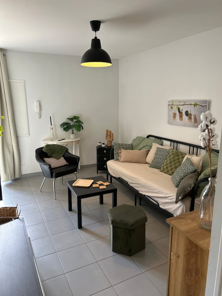 La Perrine, Apparemment Avec Terrasse. - Craponne