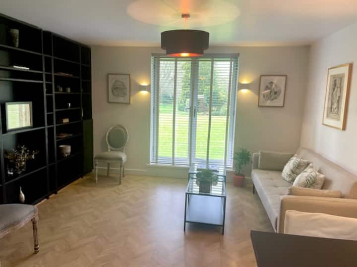 Modern Ground Floor Flat With Parking - Colindale - London