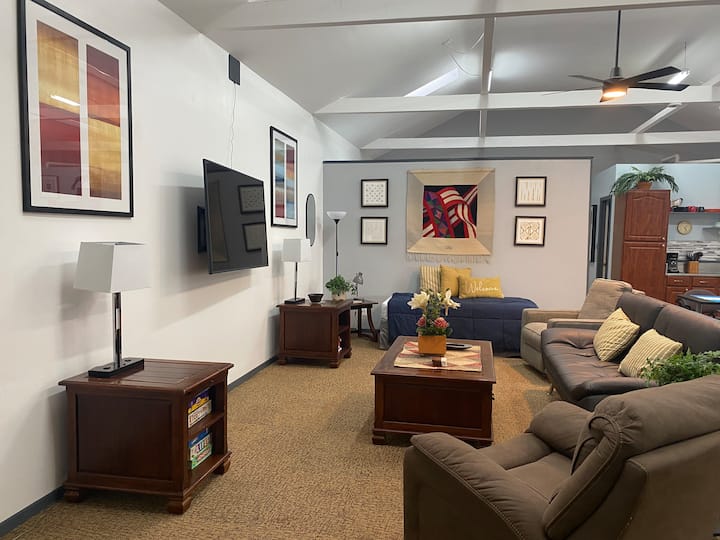 Contemporary Studio In Natural Oasis - Albuquerque, NM