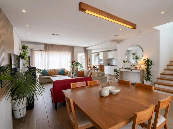 Casa Exclusiva P/8 - A Minutos Del Centenario - Montevideo