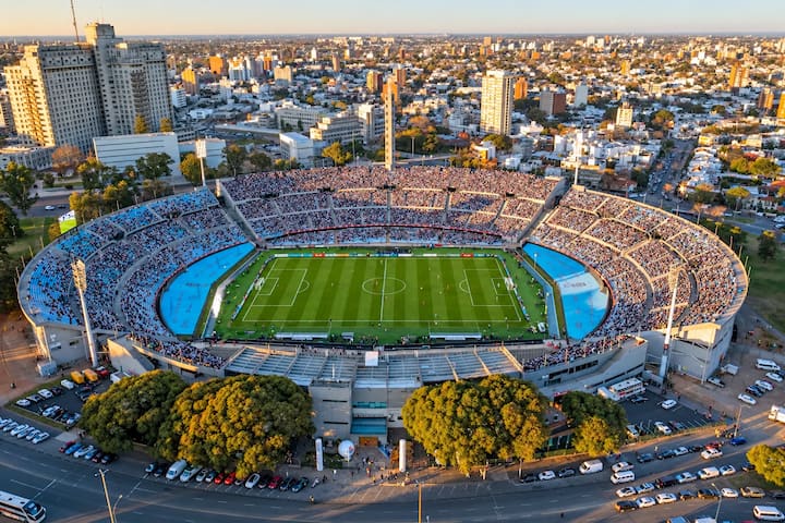 Departamento A 200 Metros Del Estadio Centenario - Montevideo